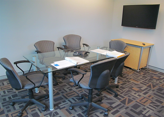 5ft - 8ft Glass Conference Table with a Clear Glass Top - OfficePope.com